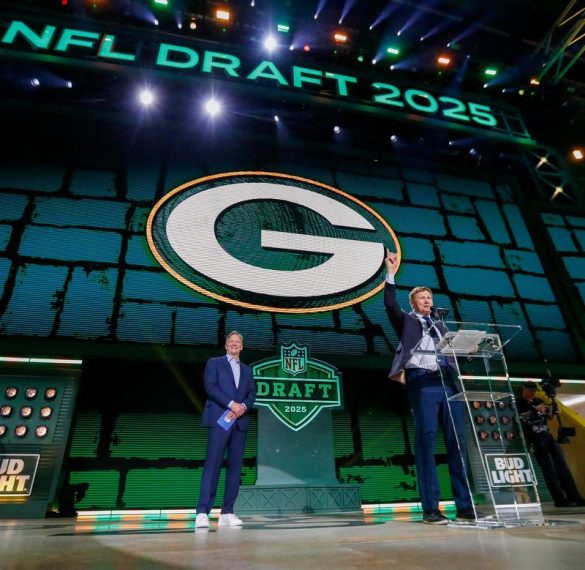 Boosted by a 9th home game, Packers report 5th straight year of record ...