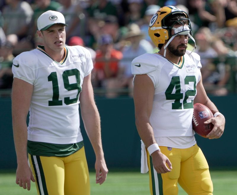 Green Bay Packers sign long snapper Matt Orzech to three-year contract ...
