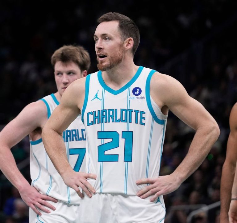 Ex-Bucks player Pat Connaughton marries pro soccer player Ryan Gareis