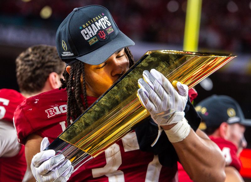 Former Wisconsin tight end scores touchdown in title game for Indiana