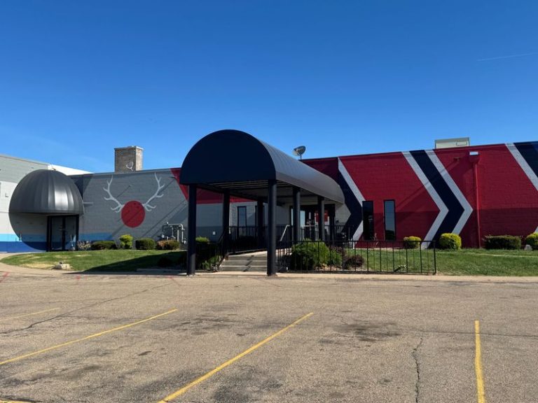 Longtime Menasha bowling alley has permanently closed | The Buzz