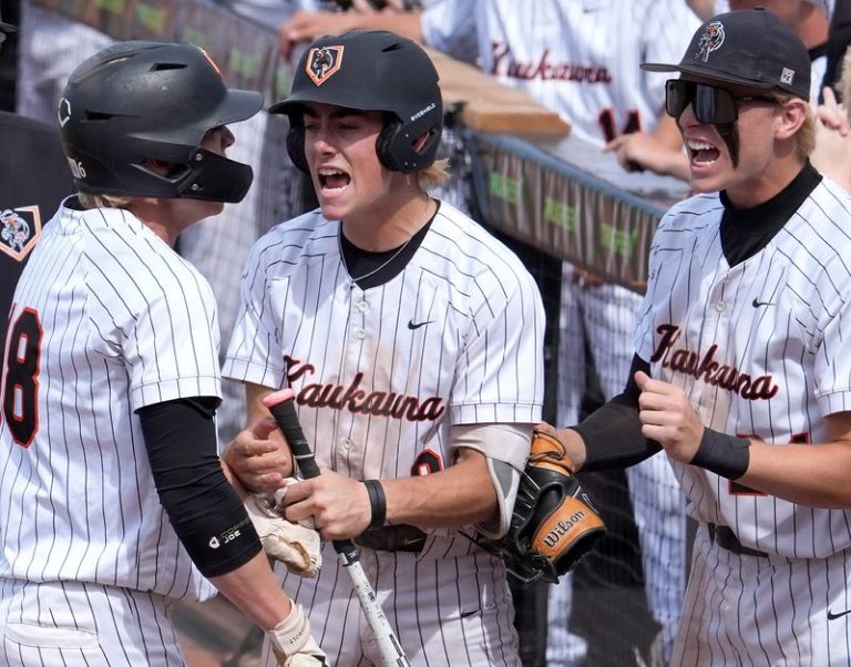 Gates tosses complete game as Kaukauna baseball reaches semifinals